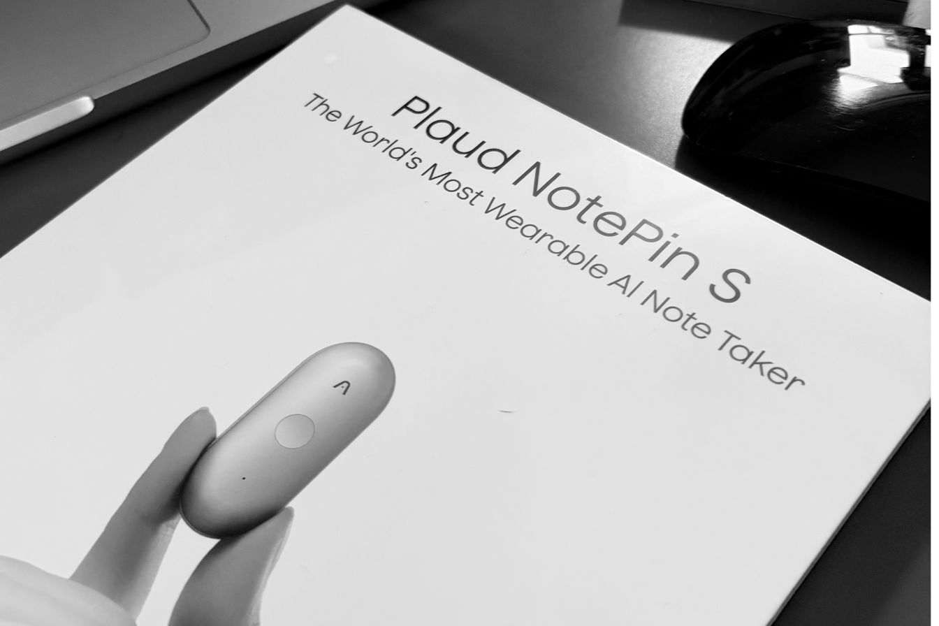 Test Plaud NotePin S : le petit assistant IA qui écoute, note et résume ...